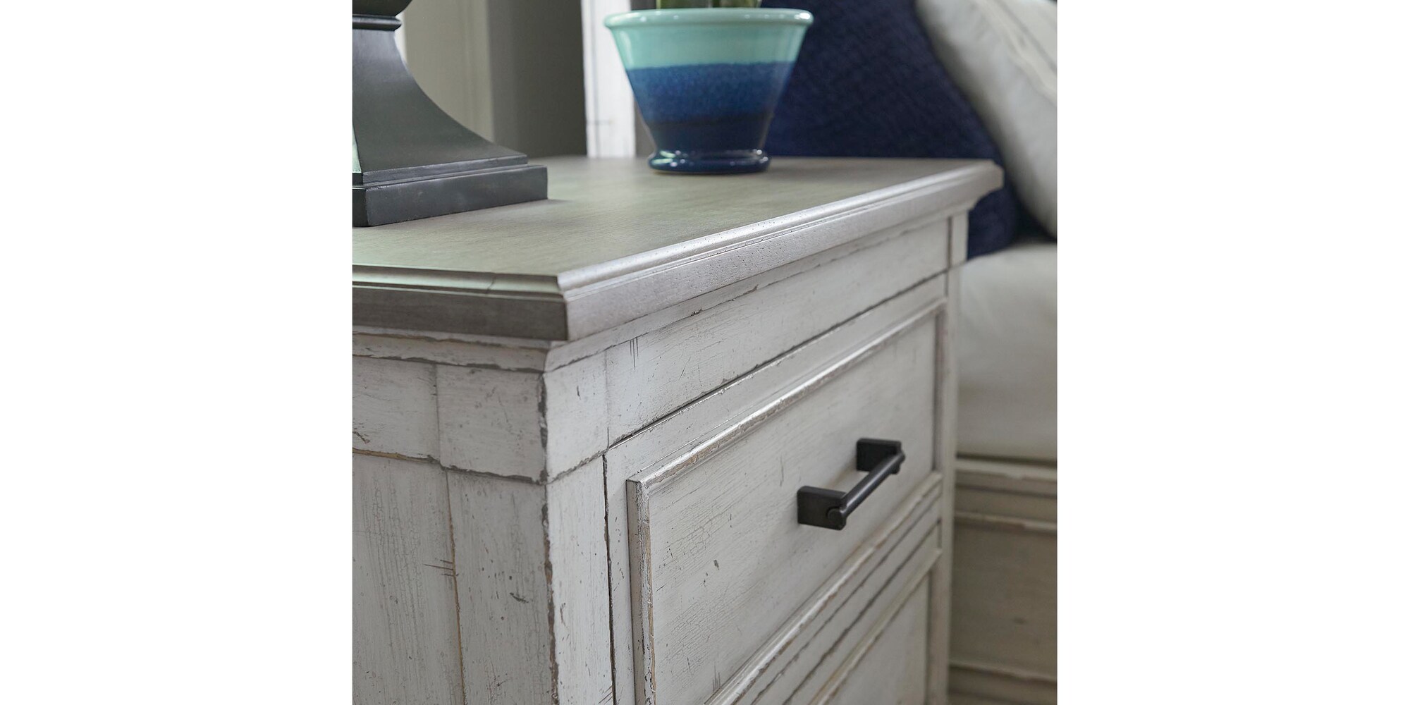 Bella Nightstand | Bassett Furniture