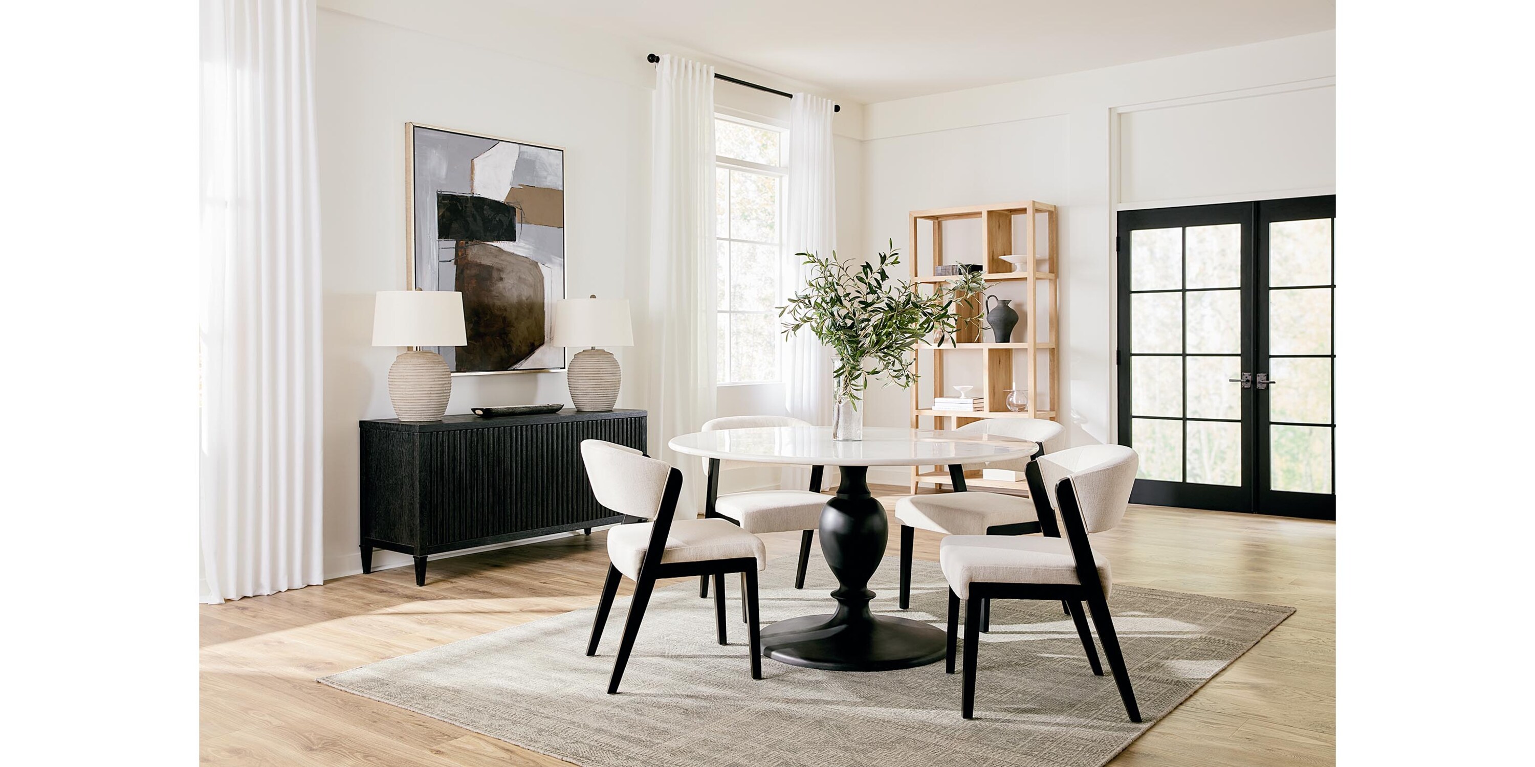 Coventry Round Dining Table | Bassett Furniture