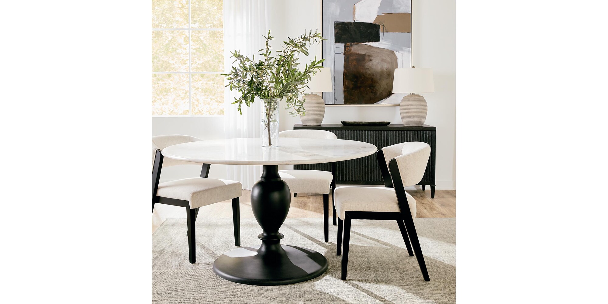Coventry Round Dining Table | Bassett Furniture