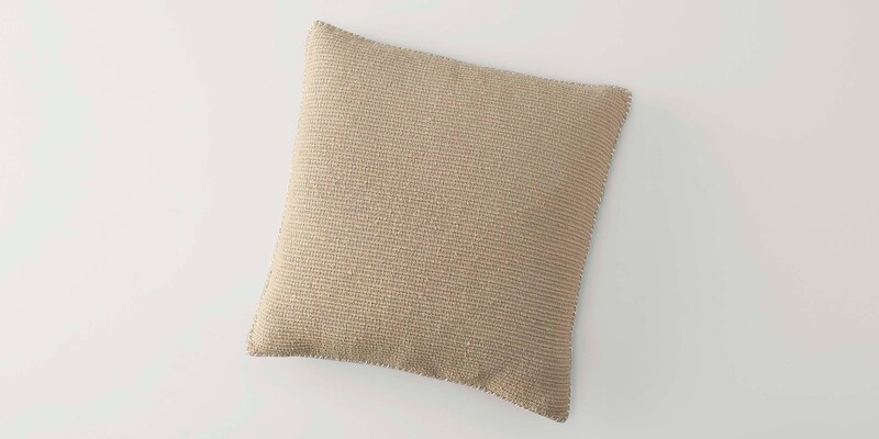 Decorative Bedroom Pillows | Bassett Furniture