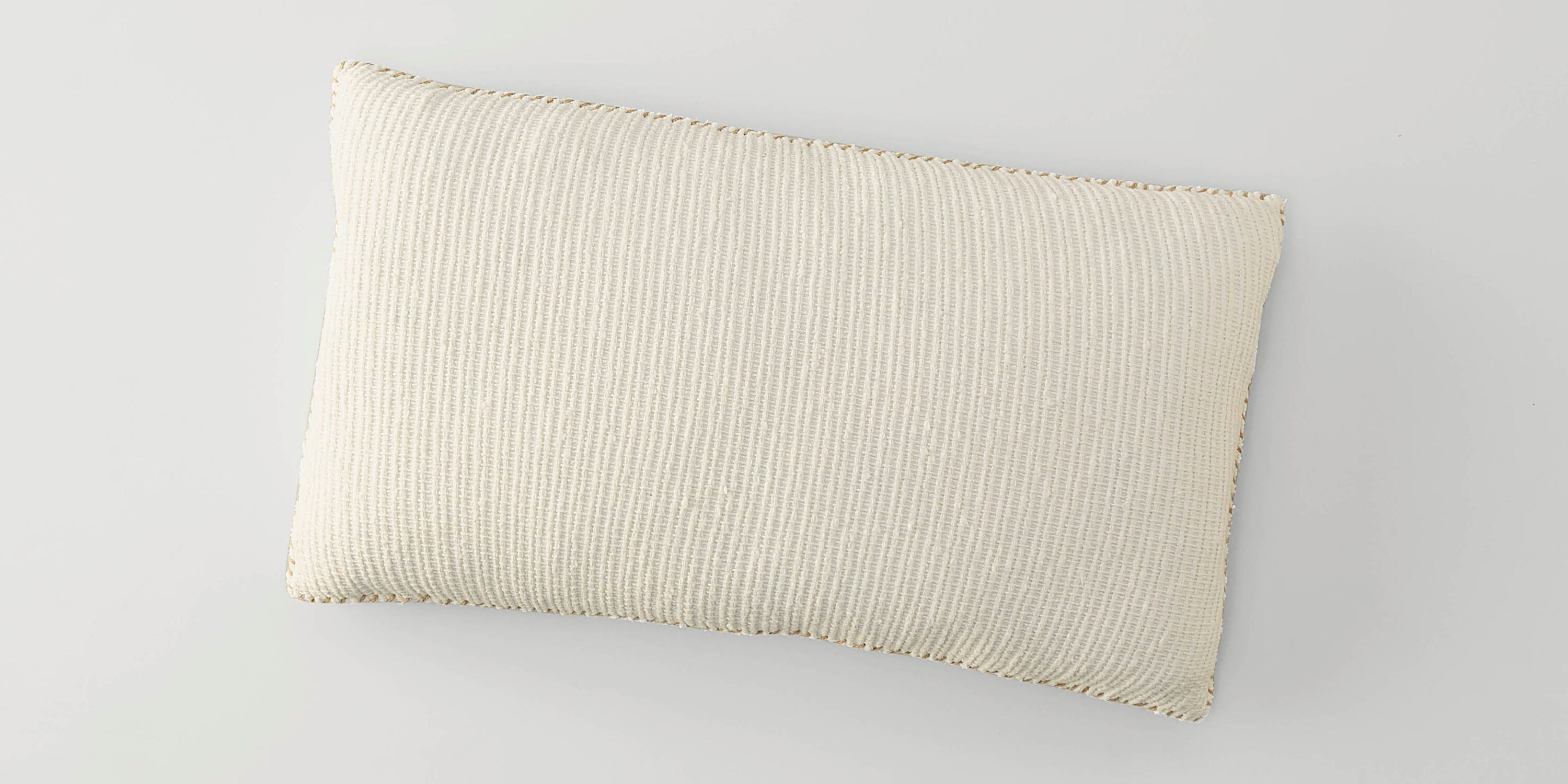 Decorative Bedroom Pillows | Bassett Furniture