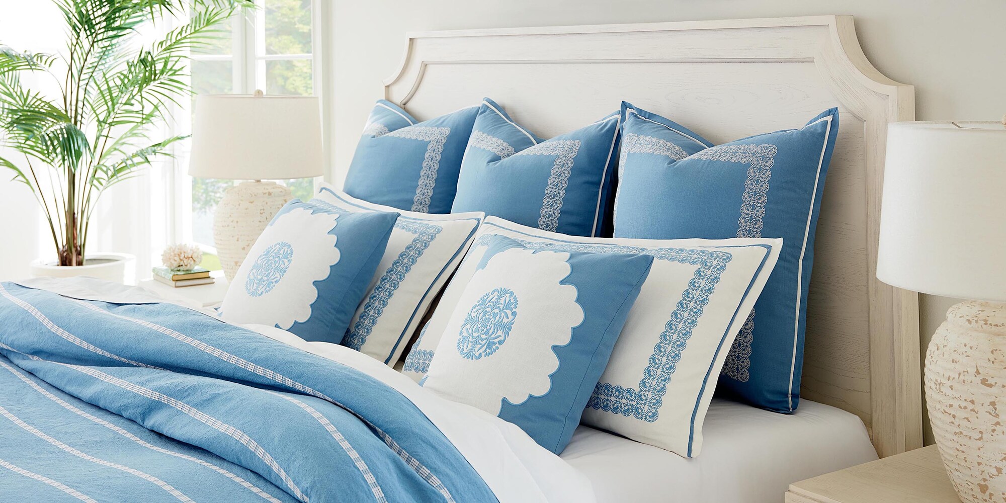 Decorative Bedroom Pillows | Bassett Furniture