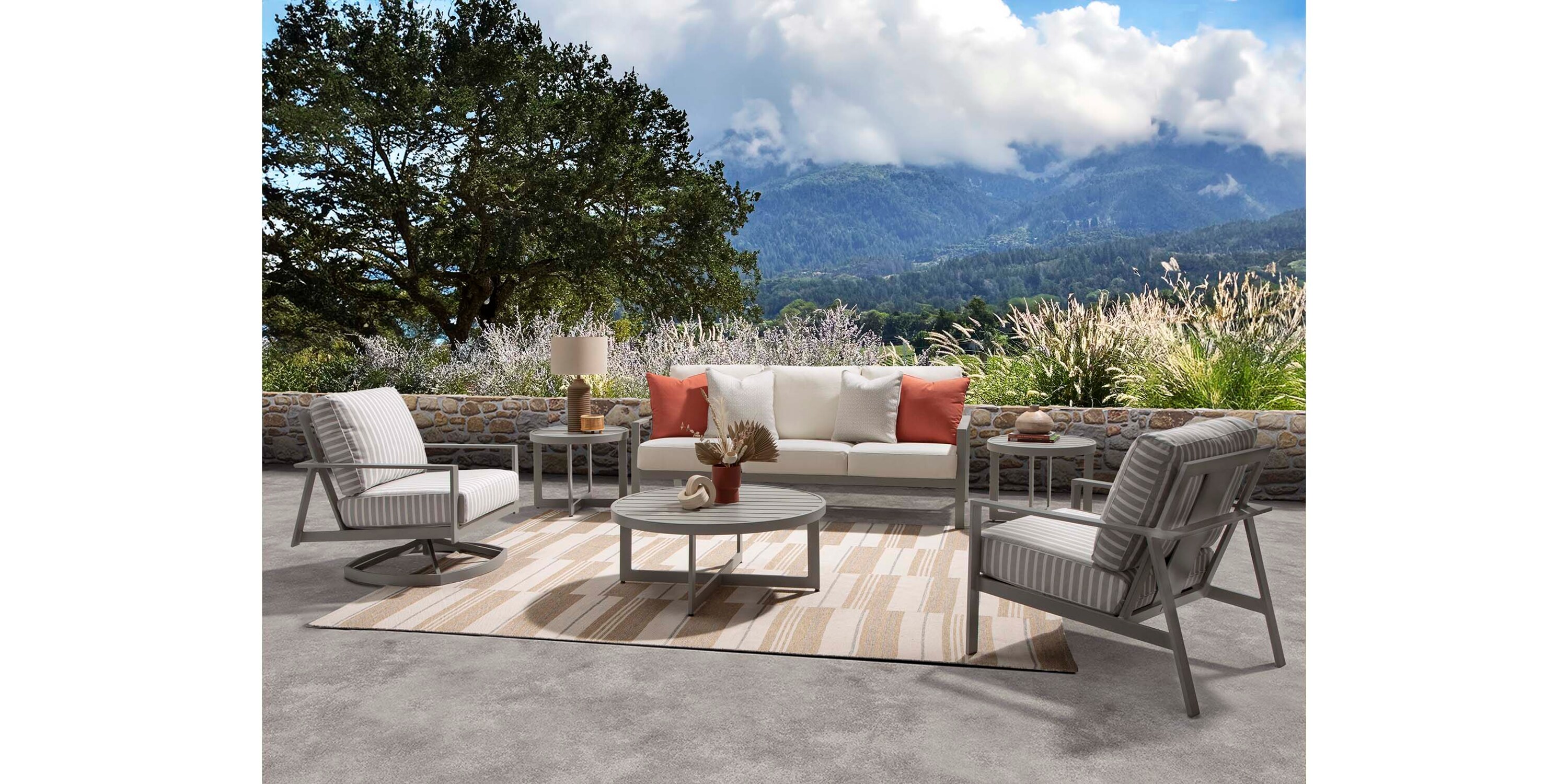 Walker Outdoor Round Cocktail Table | Bassett Furniture