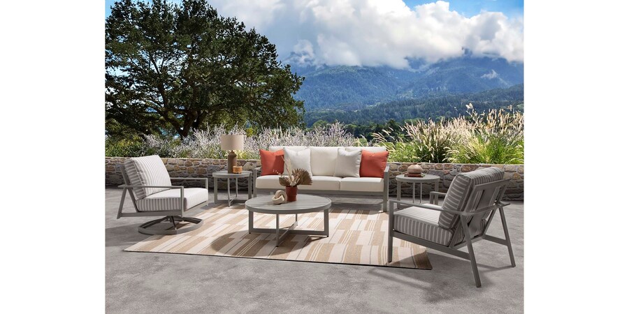 Walker Outdoor Round Cocktail Table | Bassett Furniture