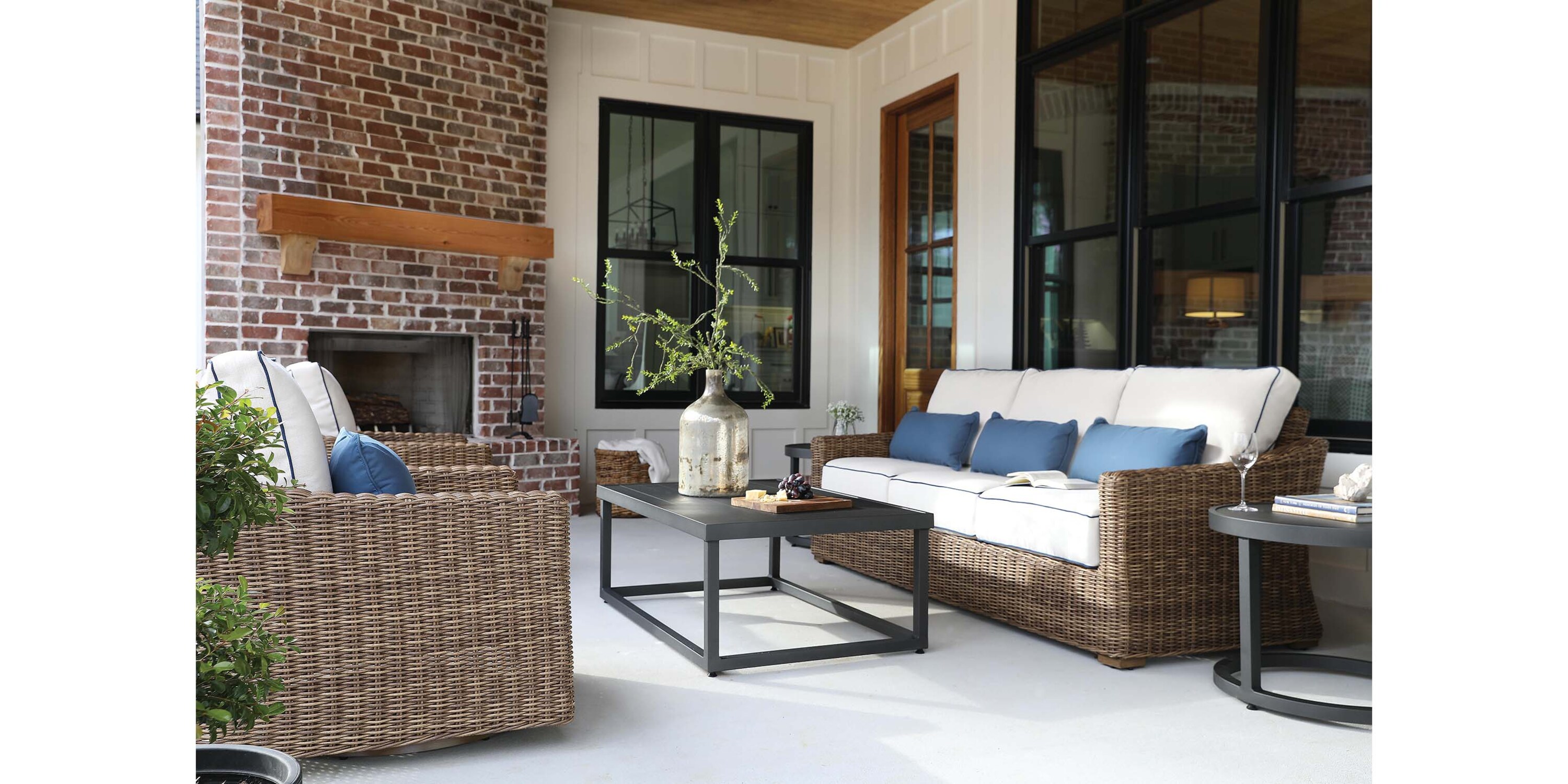 Huntington Outdoor Sofa | Bassett Furniture